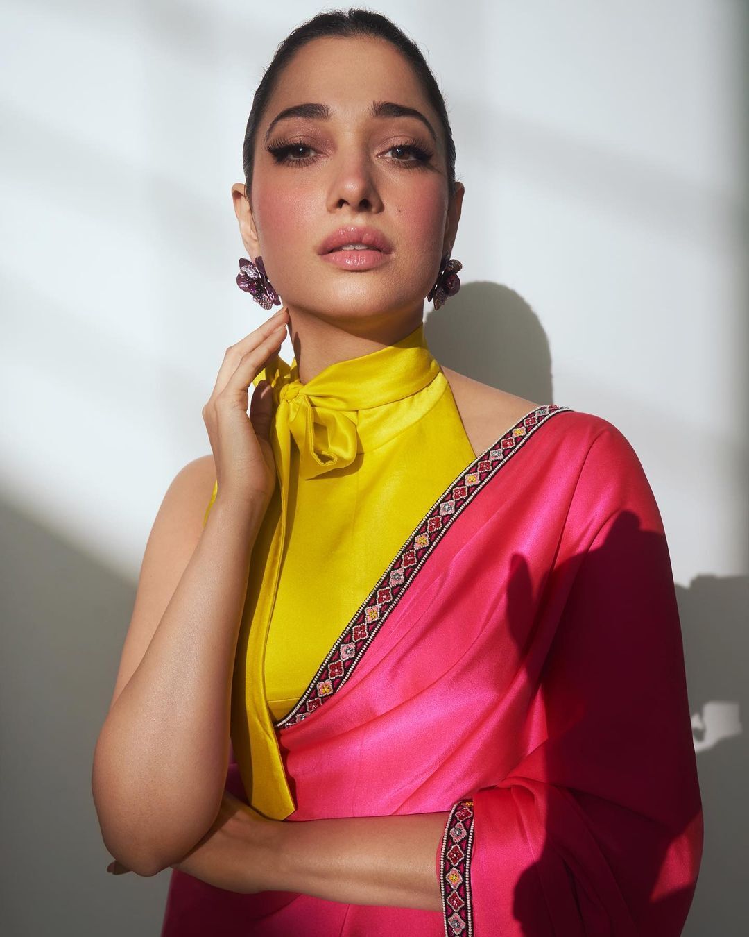 Tamannaah: ఎగిసిపడే ఎద అందాలతో తమన్నా షో.. టెంప్టింగ్ ఫోజులతో ...