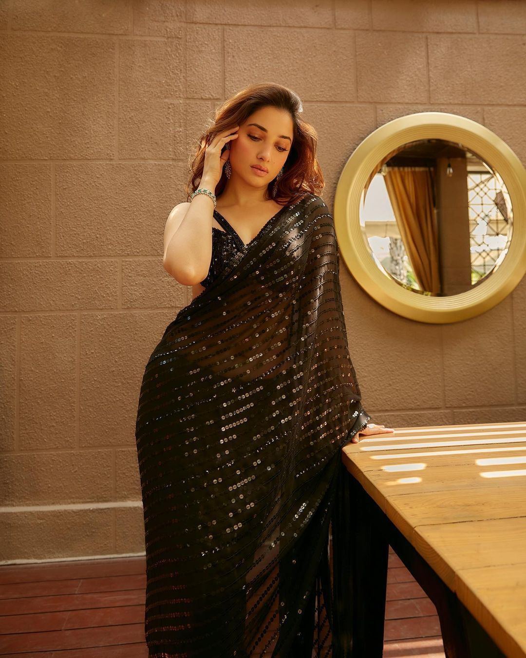 Tamannah Bhatia: బ్లాక్ చీరలో మిల్క్ బ్యూటీ.. సరికొత్తగా అందాల కనువిందు ...