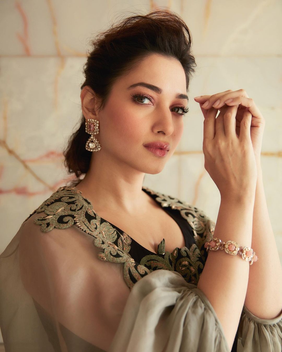 Tamannah Bhatia: బ్లాక్ చీరలో మిల్క్ బ్యూటీ.. సరికొత్తగా అందాల కనువిందు ...