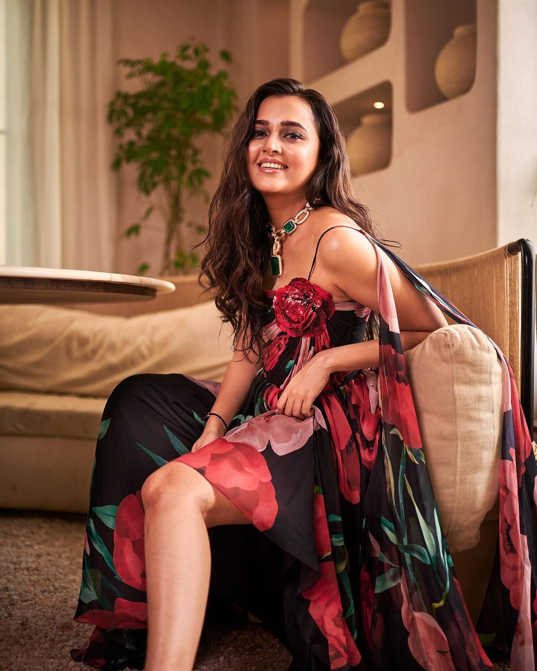 Tejaswi Prakash: పూల డ్రెస్సుతోనే కుర్రకారు మది దోచేస్తున్న తేజస్వి ...