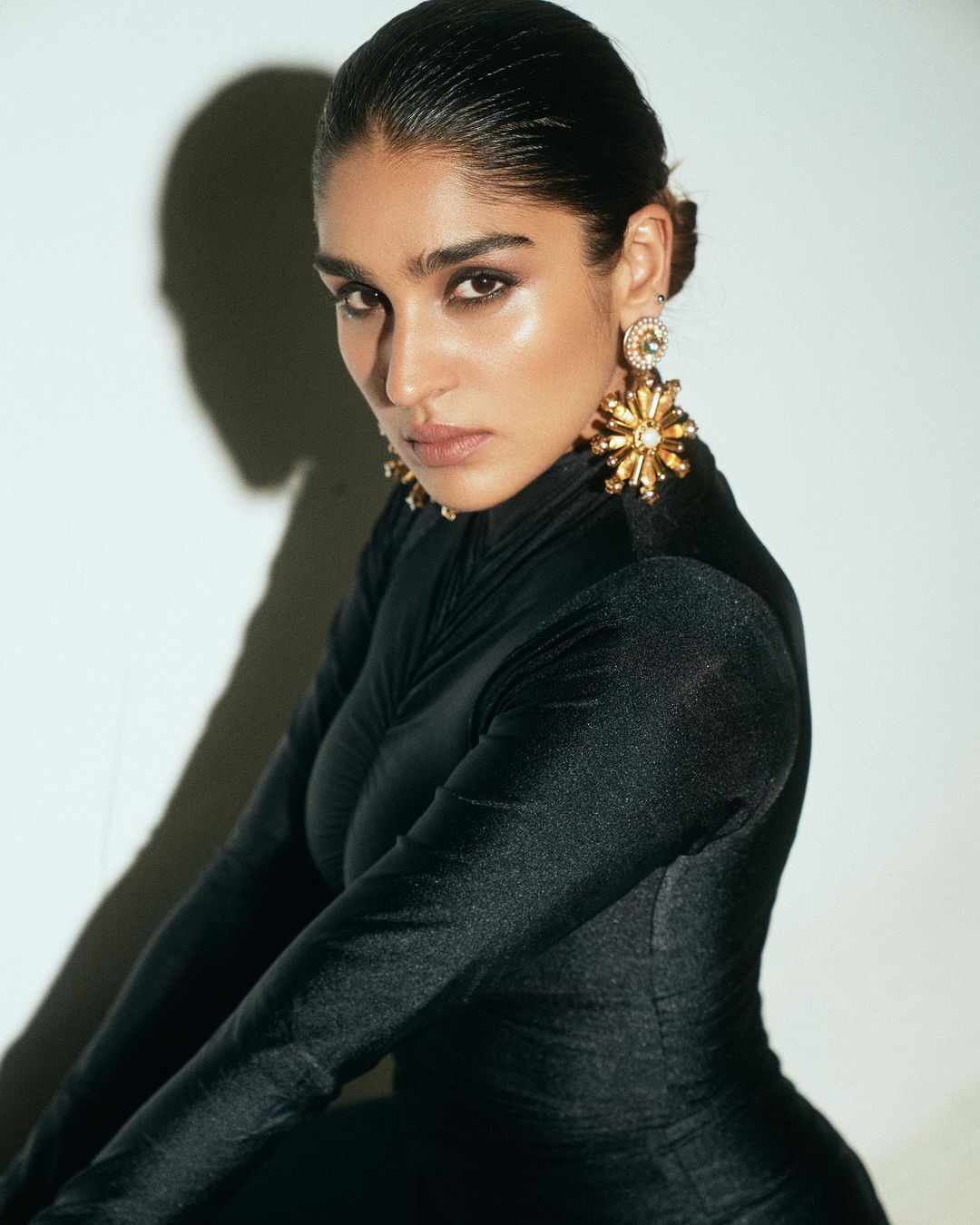 Yukti Thareja: టైట్ ఫిట్ డ్రెస్‌లో నాగశౌర్య బ్యూటీ ఓవర్ షో... ఇలా ...