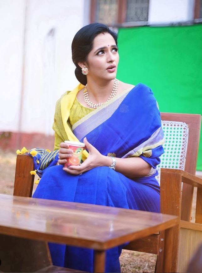 Jyothi Rai: గుప్పెడంత మనసు జగతి మేడం గ్లామర్ షో.. ఒంటిపై బట్టలు ...
