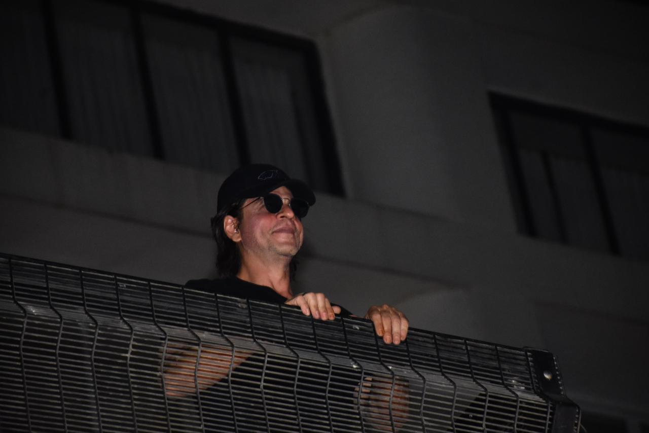 Happy Birthday Shah Rukh Khan: Shah Rukh Khan Rings in 58th Birthday ...