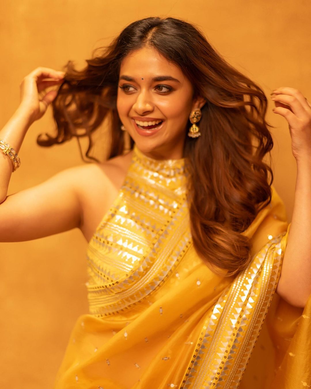 Keerthy Suresh Dazzles in a Golden Saree for Diwali Celebration, Woos ...