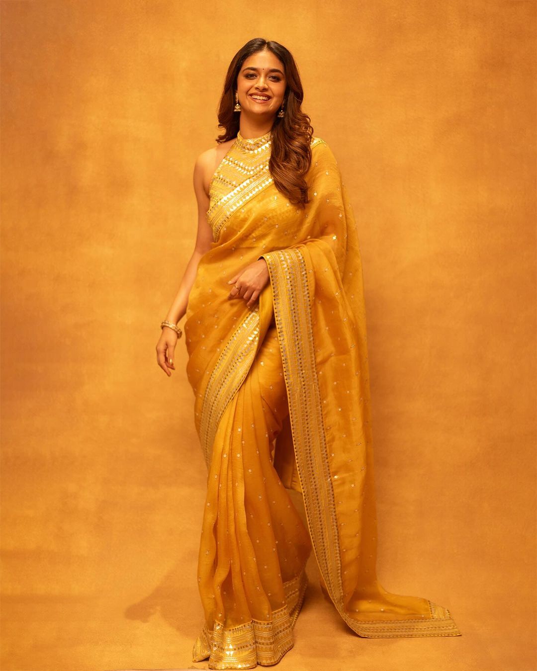 Keerthy Suresh Dazzles in a Golden Saree for Diwali Celebration, Woos ...