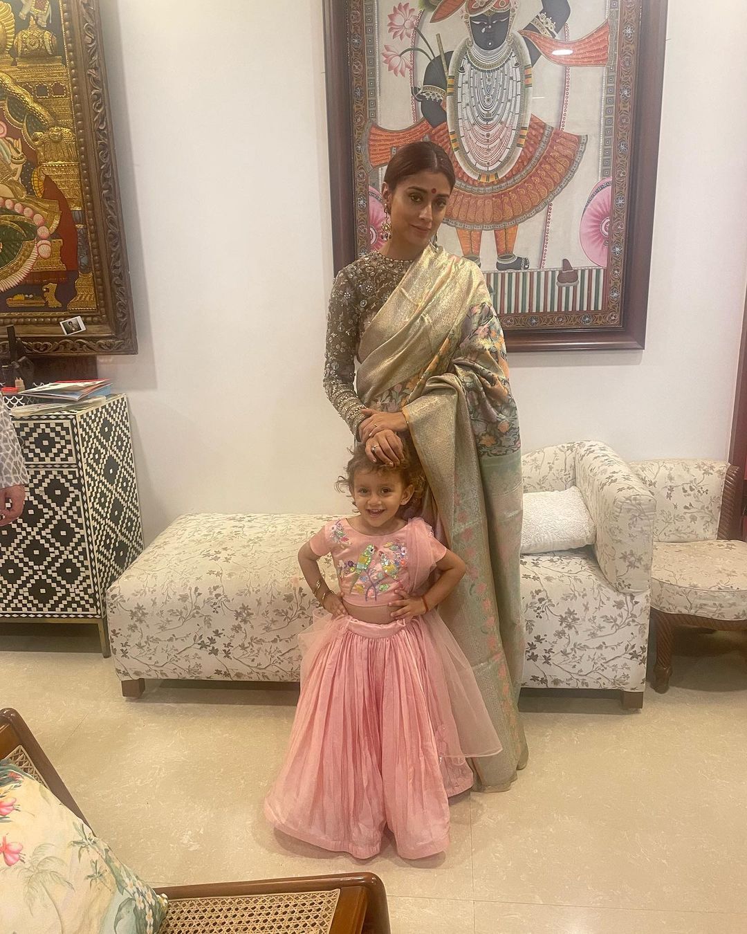 Shriya Saran Radiates Diwali Glamour in Banarasi Saree Alongside ...