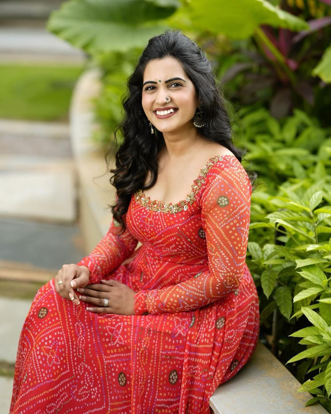 Sravanthi Chokkarapu: ఆరెంజ్ డ్రెస్‌లో ఓ రేంజ్‌లో అందాలు ఆరబోసిన బిగ్ ...