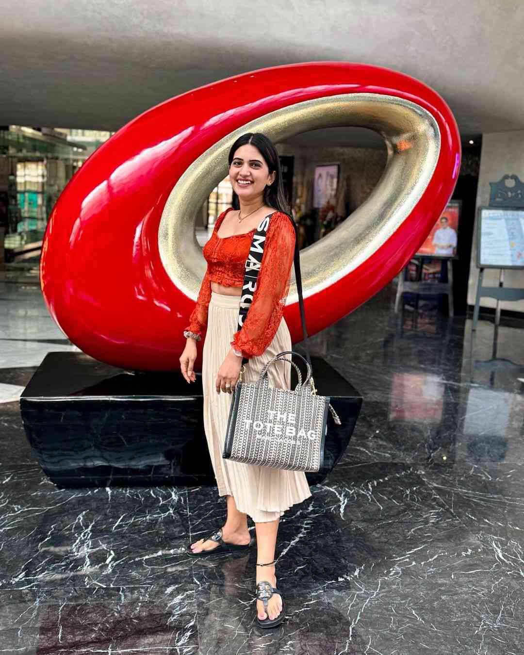 Sravanthi Chokkarapu: వైట్ మిడ్డీలో వావ్ అనిపిస్తున్న స్రవంతి చొక్కారపు ...