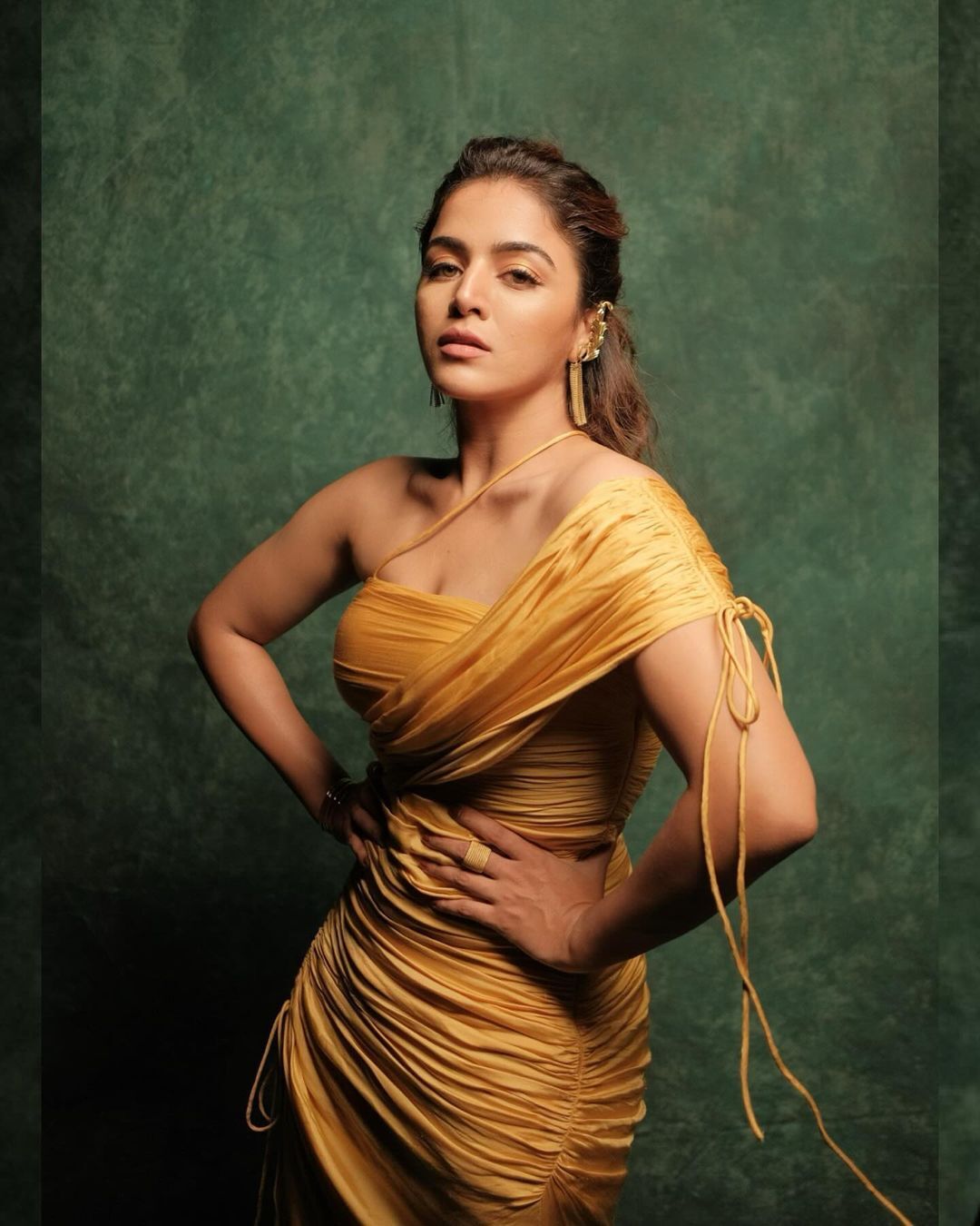 Wamiqa Gabbi: వామికా గబ్బి వయ్యారాలు చూస్తే వావ్ అనాల్సిందే.. ఈ ...
