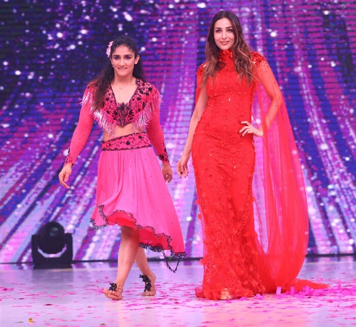 Wrestler Sangeeta Phogat Impresses Everyone on Jhalak Dikhhla Jaa ...