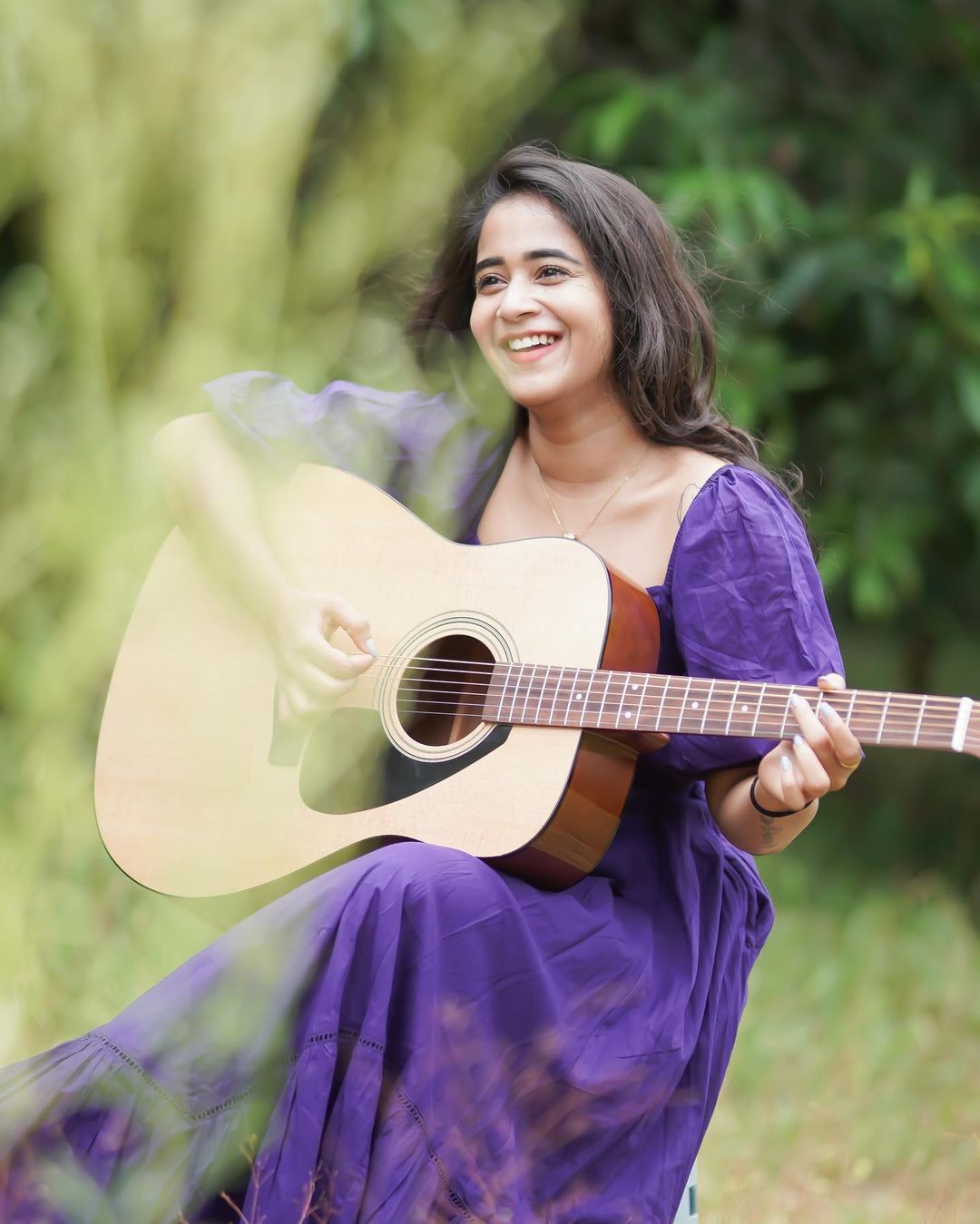 Deepthi Sunaina: దివ్యమైన ఫోజులతో దిమ్మతిరిగేలా దీప్తి సునైనా.. ఓ ...