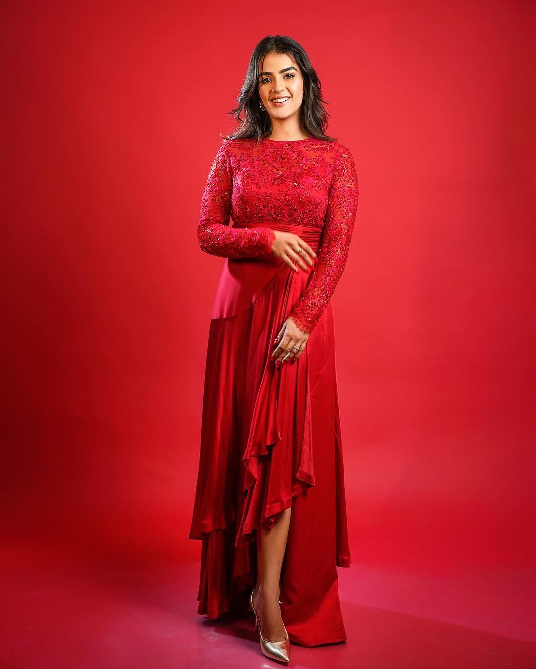 Kavya Thapar: కత్తిలాంటి అందాలతో కాకరేపుతున్న కావ్య థాపర్.. ఈమె హాట్ ...