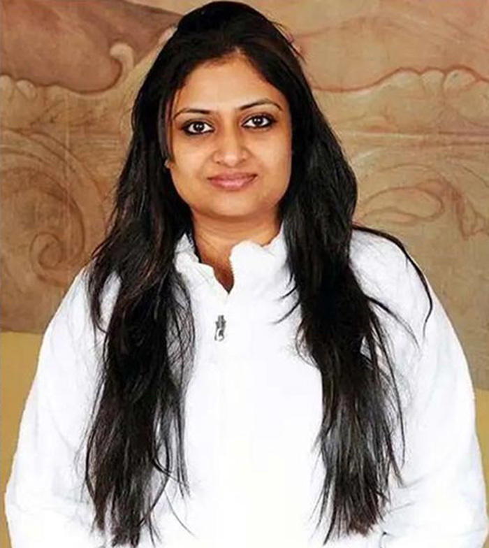 Know All About Yash Toxic Movie Director Geethu Mohandas - Filmibeat