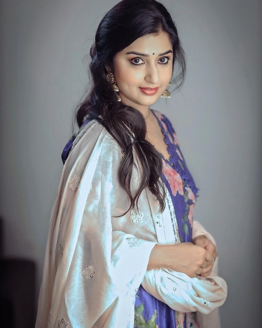 Meera Jasmine: 42 ఏళ్ల వయసులోనూ పవన్ హీరోయిన్ అందాలు.. చూశారంటే కళ్లు ...