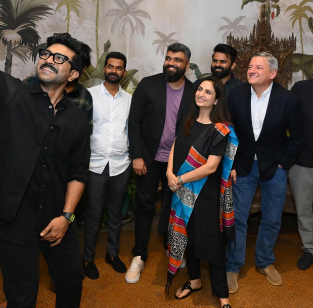 Netflix CEO Meets Ram Charan & Megastar Chiranjeevi - Filmibeat