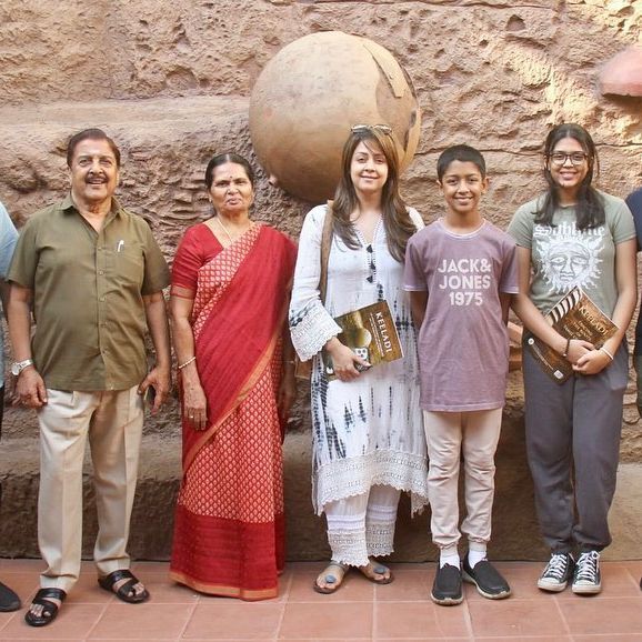 Rare Family Moments Of Actor Suriya - Filmibeat