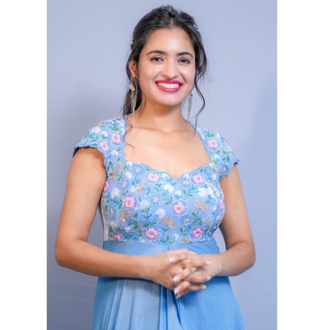 Rathika Rose: రోజా పువ్వులా మెరిసిపోతున్న రతికా రోజ్.. స్కై బ్లూ డ్రెస్ ...