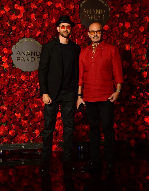Shah Rukh Khan, Amitabh Bachchan, Kajol & Other A-Listers Attend Producer Anand Pandit’s 60th ...