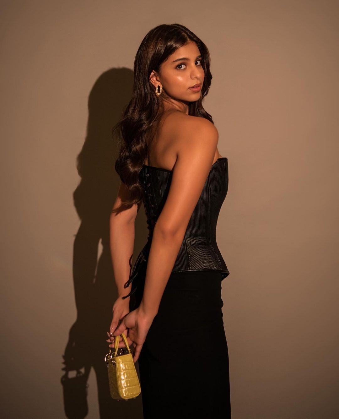 Shahrukh Khan Daughter: షారుఖ్ ఖాన్ కూతురు సుహానా ఖాన్ అందాలు.. రెడ్ ...