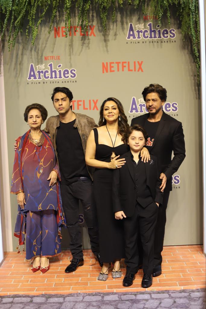 Shahrukh Khan Family Attend Her Daughter Suhana Khan Archies Screening ...