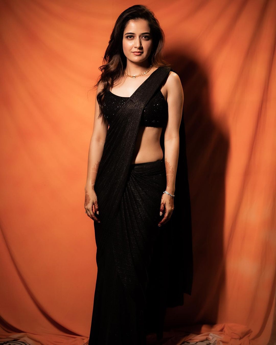 Ashika Ranganath: రంజుగా ఆషికా రంగనాథ్.. చీకట్లో చివుక్కుమనే అందాలు ...