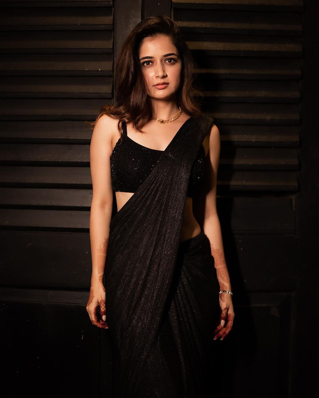 Ashika Ranganath: రంజుగా ఆషికా రంగనాథ్.. చీకట్లో చివుక్కుమనే అందాలు ...