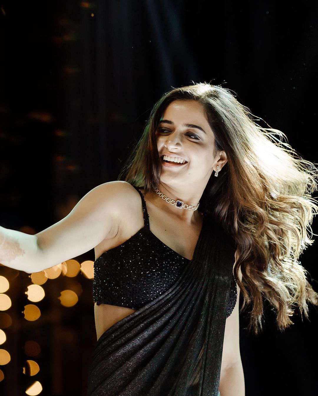 Ashika Ranganath: రంజుగా ఆషికా రంగనాథ్.. చీకట్లో చివుక్కుమనే అందాలు ...