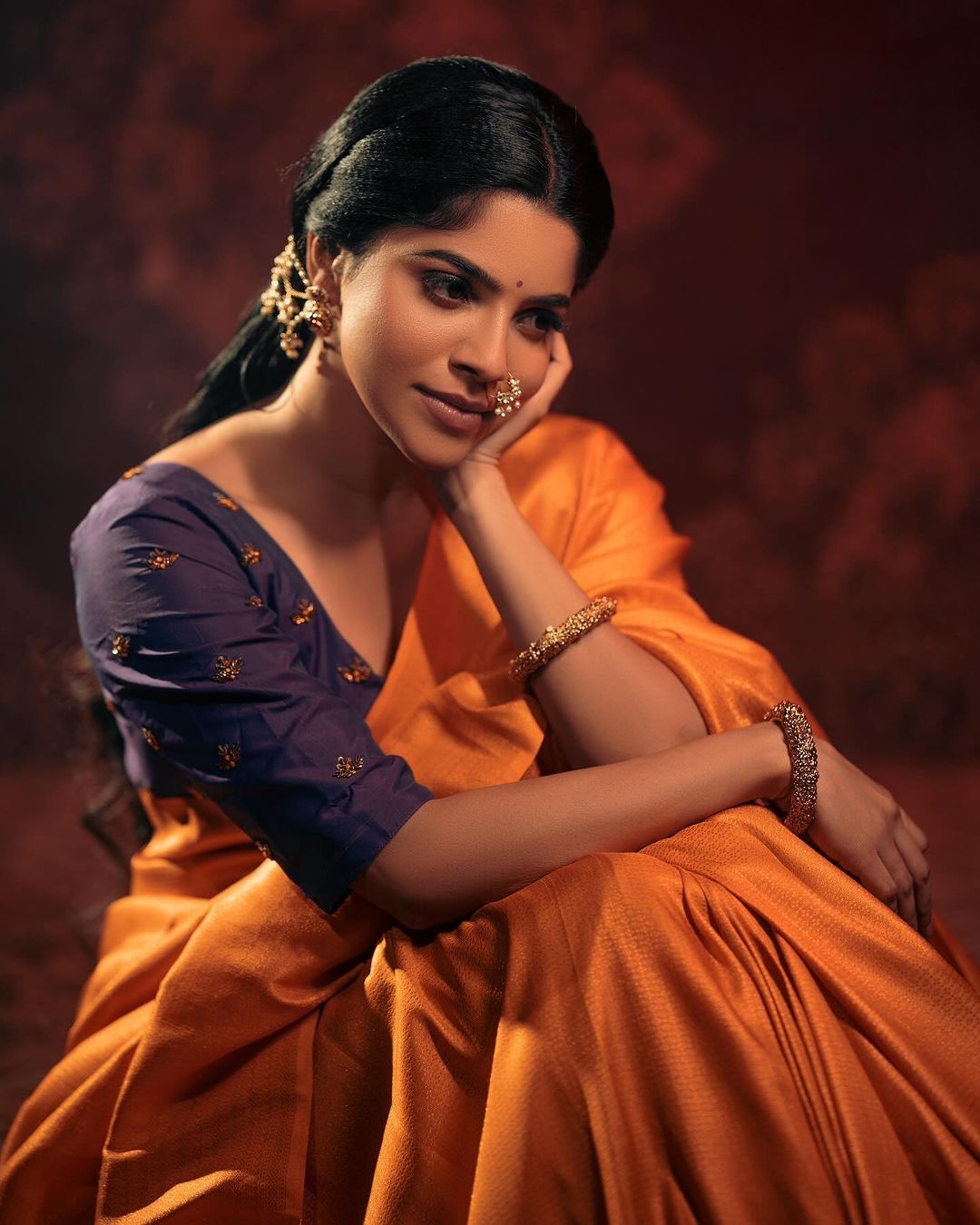 Divya Bharathi: పుత్తడి బొమ్మలా సుడిగాలి సుధీర్ బ్యూటీ... గోట్ భామ భలే ...