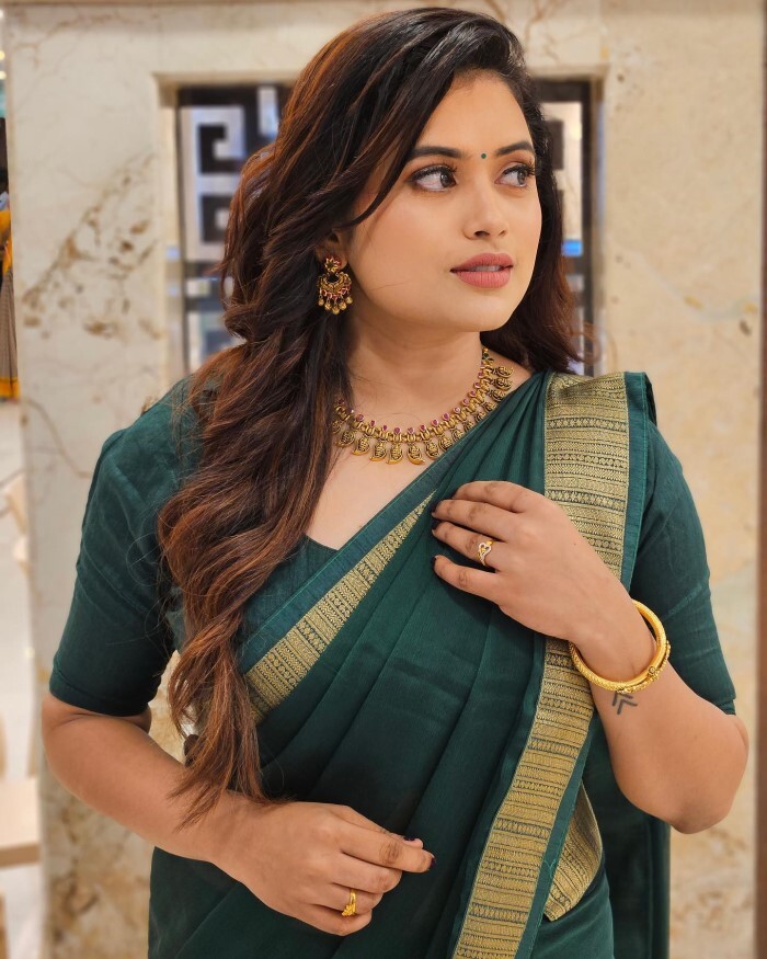 Farina Azad Photos: Find Latest HD Images, Pictures, Stills & Pics ...