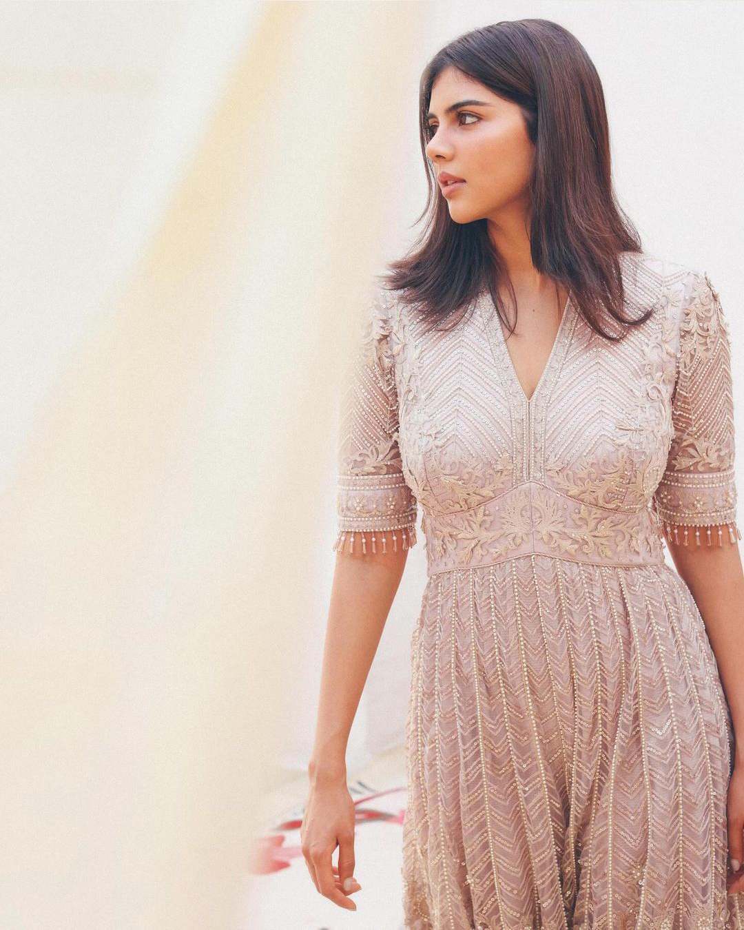 Kalyani Priyadarshan: కత్తిలాంటి ఫోజులతో కవ్విస్తున్న కల్యాణీ ...