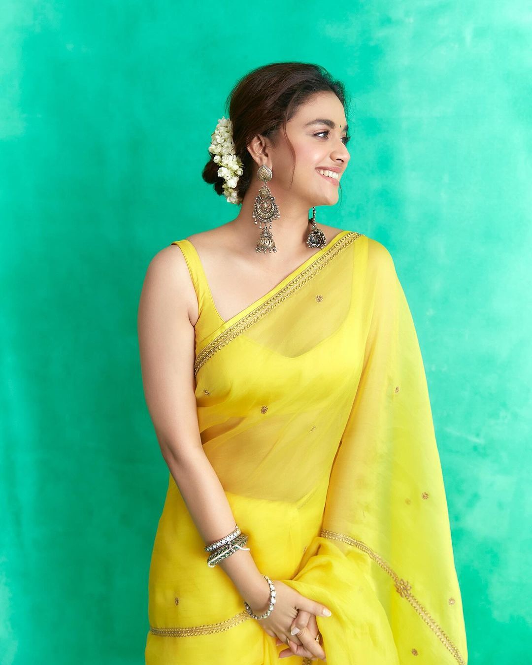 Keerthy Suresh: లేలేత అందాలతో కుర్రకారును కవ్విస్తున్న కీర్తి.. "ఎల్లో ...