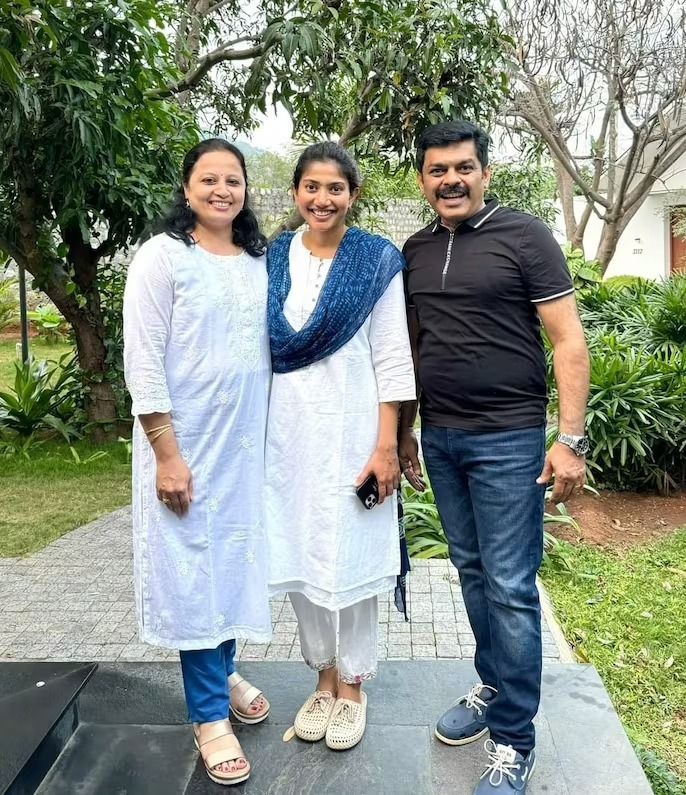 Sai Pallavi's Sister Pooja Kannan Engaged to Vineeth, See Heartwarming Photos - Filmibeat