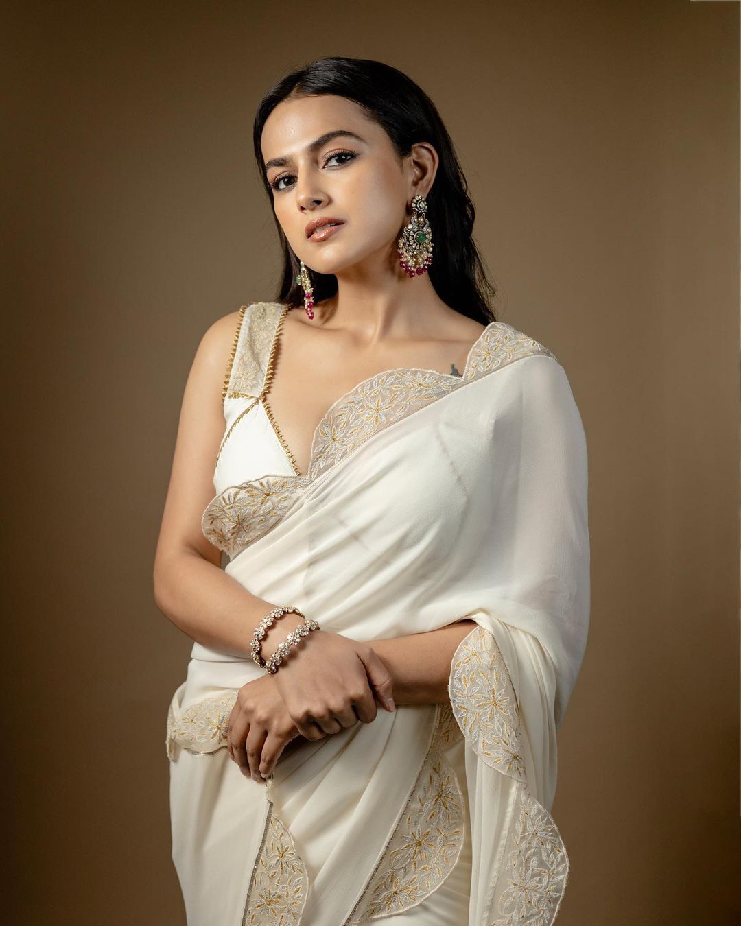 Shraddha Srinath: స్టన్నింగ్ షోలో సైంధవ్ బ్యూటీ.. ఇంతందం చూస్తే ...