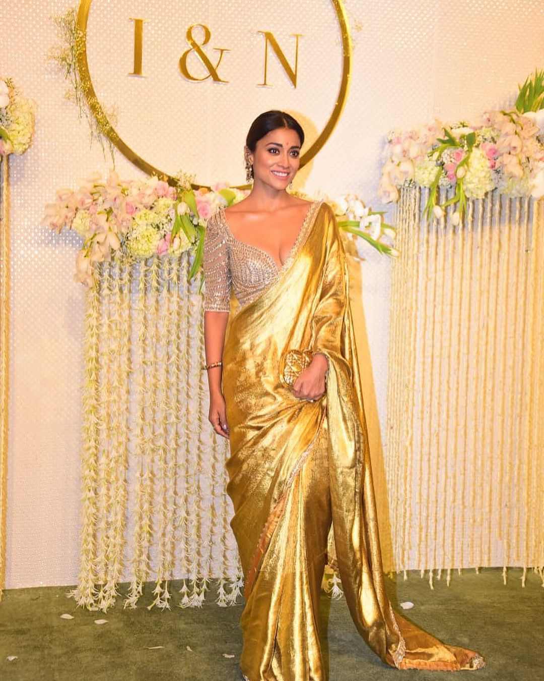 Shriya Saran: బ్లాక్ లెహంగాలో బాపుబొమ్మలా శ్రియా.. బ్యూటీ అందల హొయలకు ...