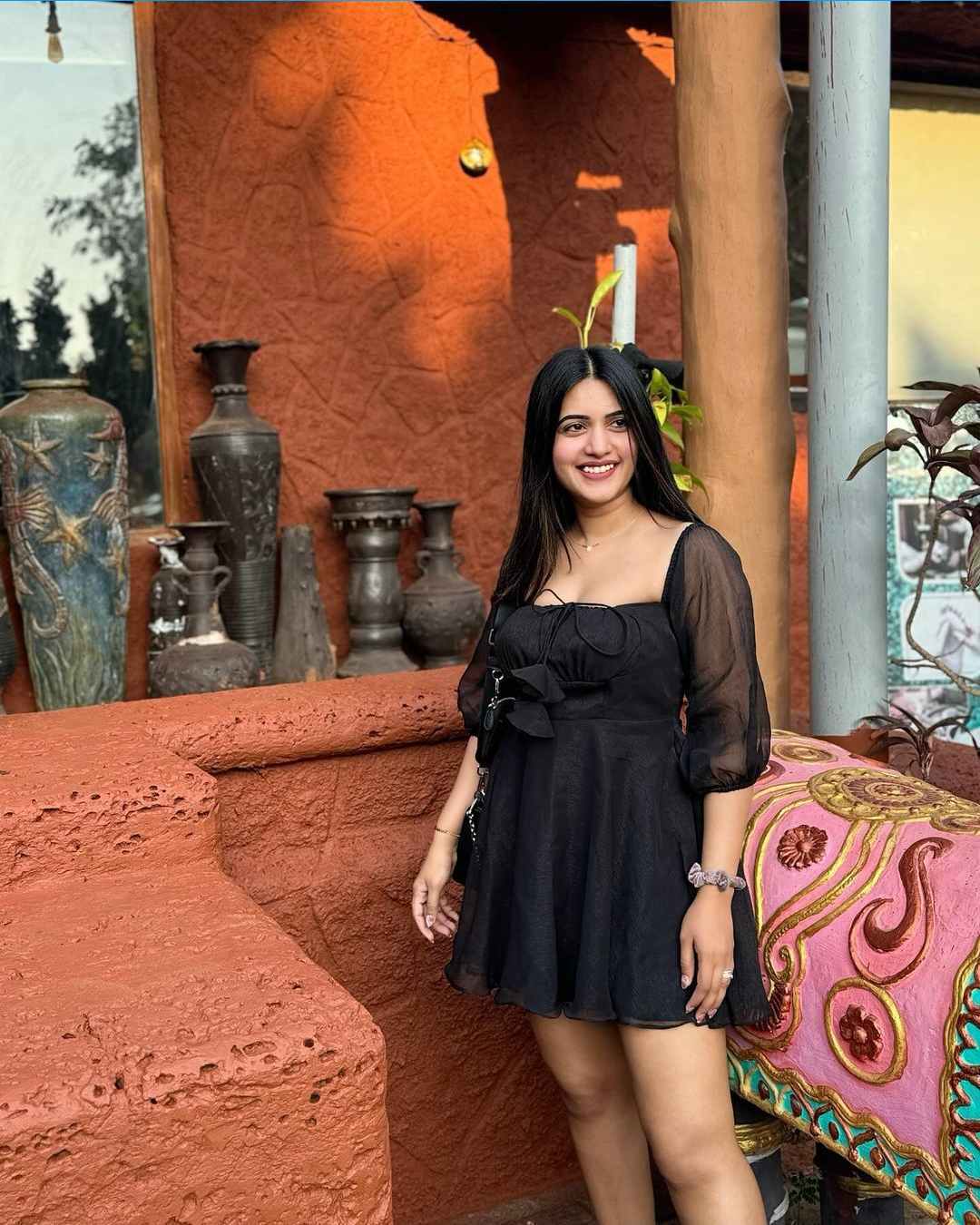 Sravanthi Chokkarapu: క్యూట్ ఫ్రాక్‌లో యాంకర్ స్రవంతి హాట్ షో ...