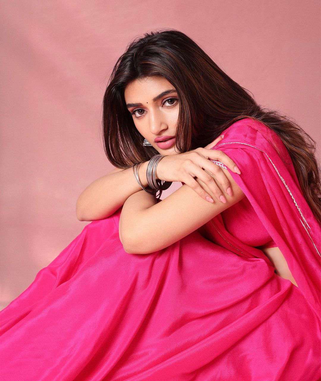 Sreeleela: చీరలో మెరిసిపోతున్న క్యూట్ బ్యూటీ శ్రీలీల.. ఇంత హాట్‌గా ...