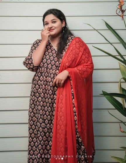 നീ ഇരുന്നാല്‍ ബെഞ്ചൊടിയുമെന്ന് പറയുന്നവരുണ്ട്! വണ്ണത്തിന്റെ പേരില് ...