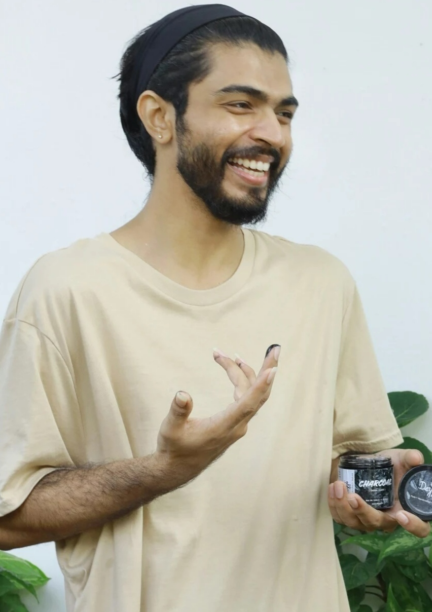 'ആനന്ദത്തിലെ പാവം പിടിച്ച പയ്യൻ ടെററായല്ലോ...'; കാളിദാസ് ജയറാം ...