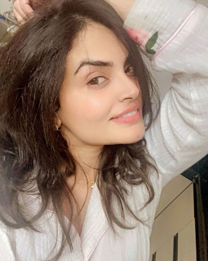 Sarayu Roy: బిగ్ బాస్ సరయు స్టన్నింగ్ షో.. అందాల సునామీ అంటే ఇదేనా ...