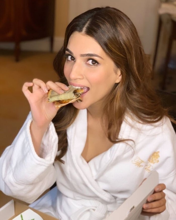 Bollywood's Pizza Affair: Celebs' Unabashed Love for the Iconic Dish ...