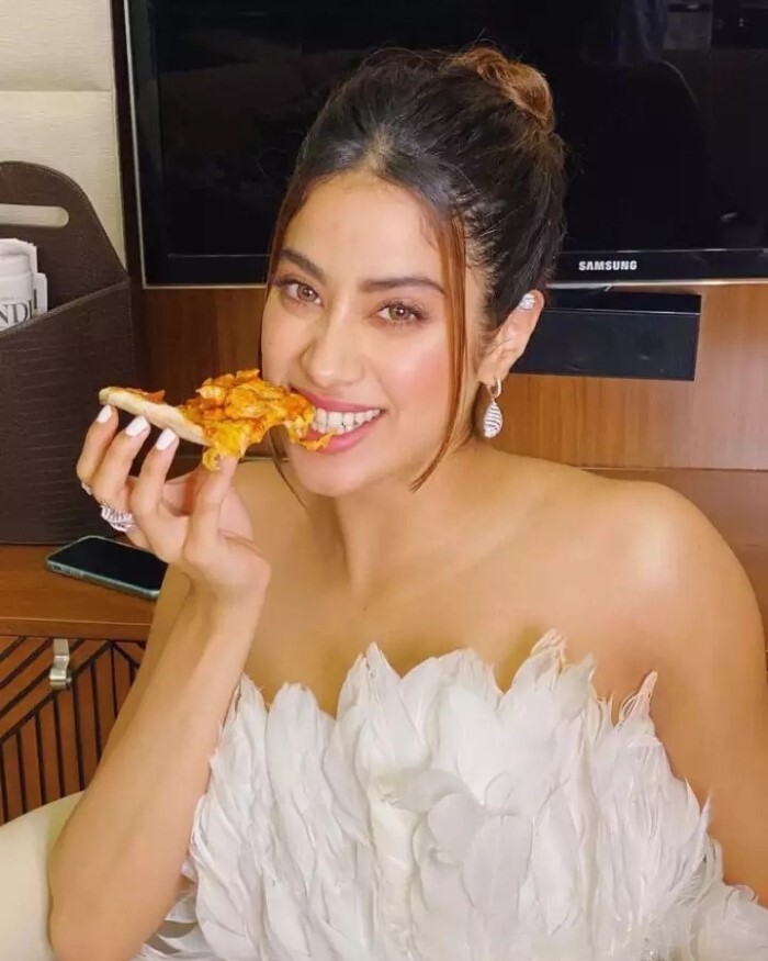 Bollywood's Pizza Affair: Celebs' Unabashed Love for the Iconic Dish ...
