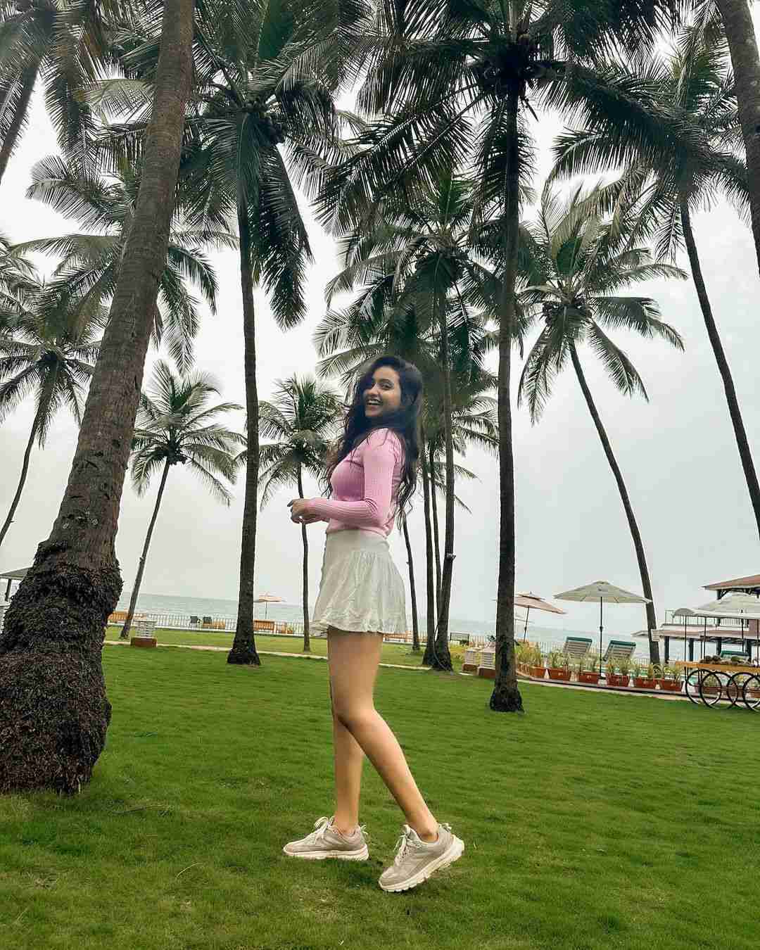 Deepika Pilli: బేబీ పింక్ టీషర్ట్‌లో భలే క్యూట్‌గా హాట్ యాంకర్.. అతి ...