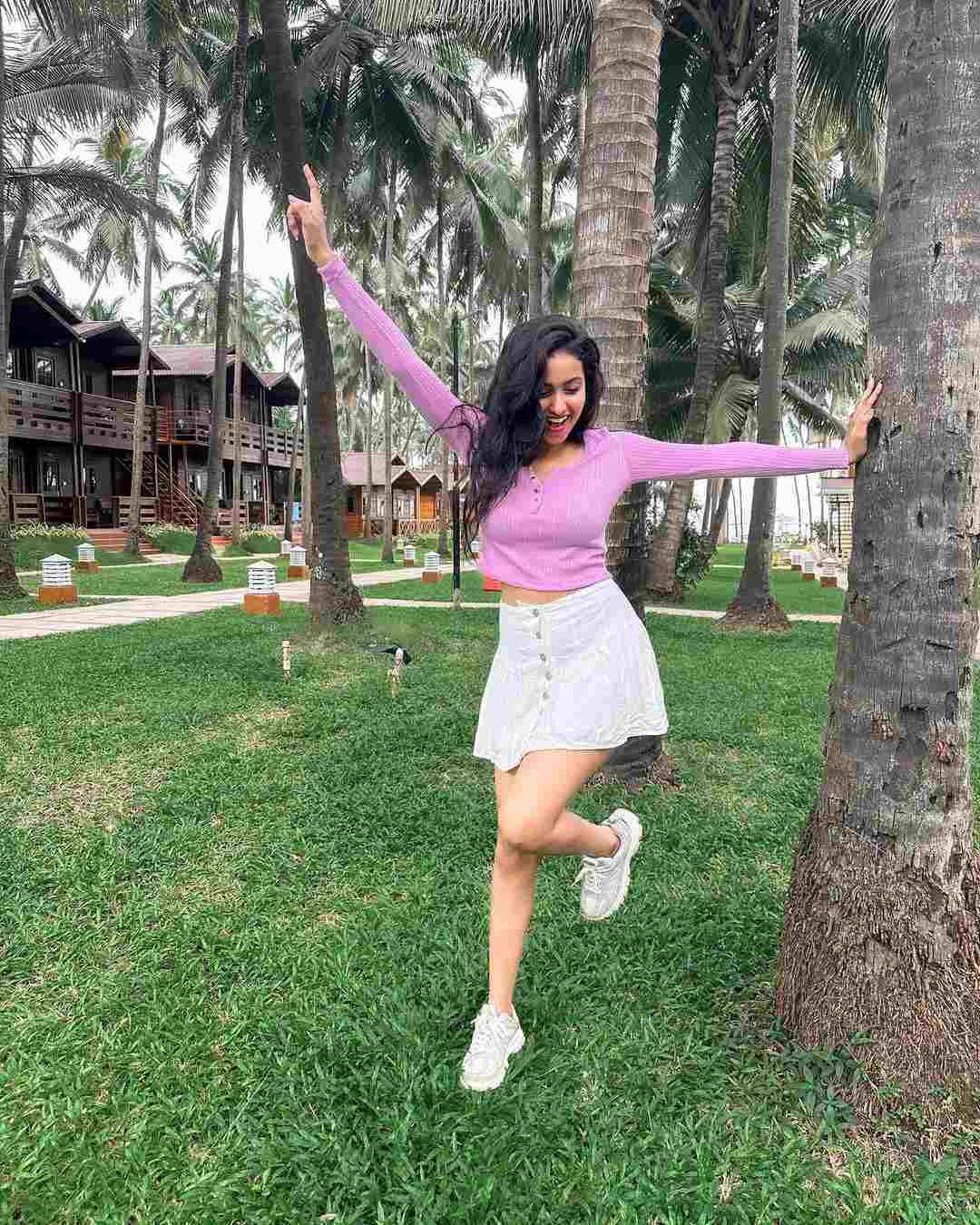 Deepika Pilli: బేబీ పింక్ టీషర్ట్‌లో భలే క్యూట్‌గా హాట్ యాంకర్.. అతి ...