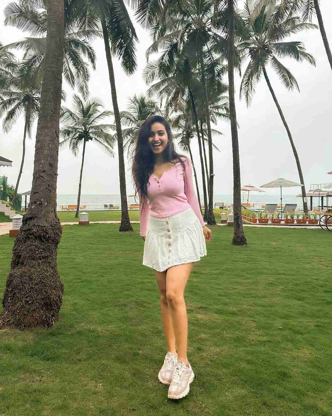 Deepika Pilli: బేబీ పింక్ టీషర్ట్‌లో భలే క్యూట్‌గా హాట్ యాంకర్.. అతి ...