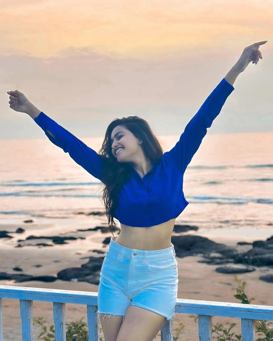 Deepika Pilli: బేబీ పింక్ టీషర్ట్‌లో భలే క్యూట్‌గా హాట్ యాంకర్.. అతి ...