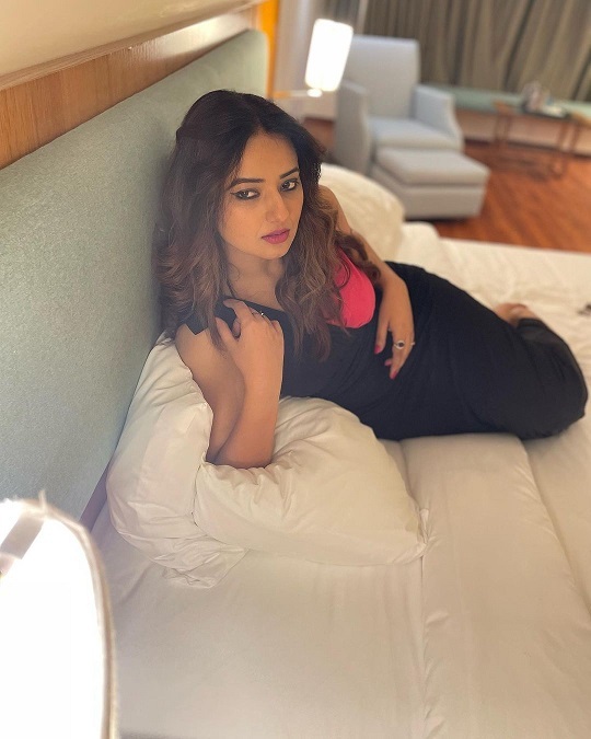 Esha Chawla: చిరు కోసం మళ్లీ ఇన్నేళ్లకు.. అదిరే అదిరే... ఇషా చావ్లా ...