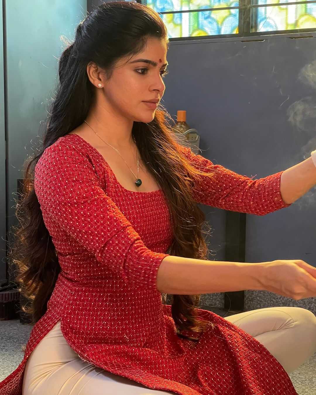 அச்சச்சோ என்ன ஆச்சு?.. GOAT படப்பிடிப்பில் கையில் காயத்துடன் இளம் நடிகை ...