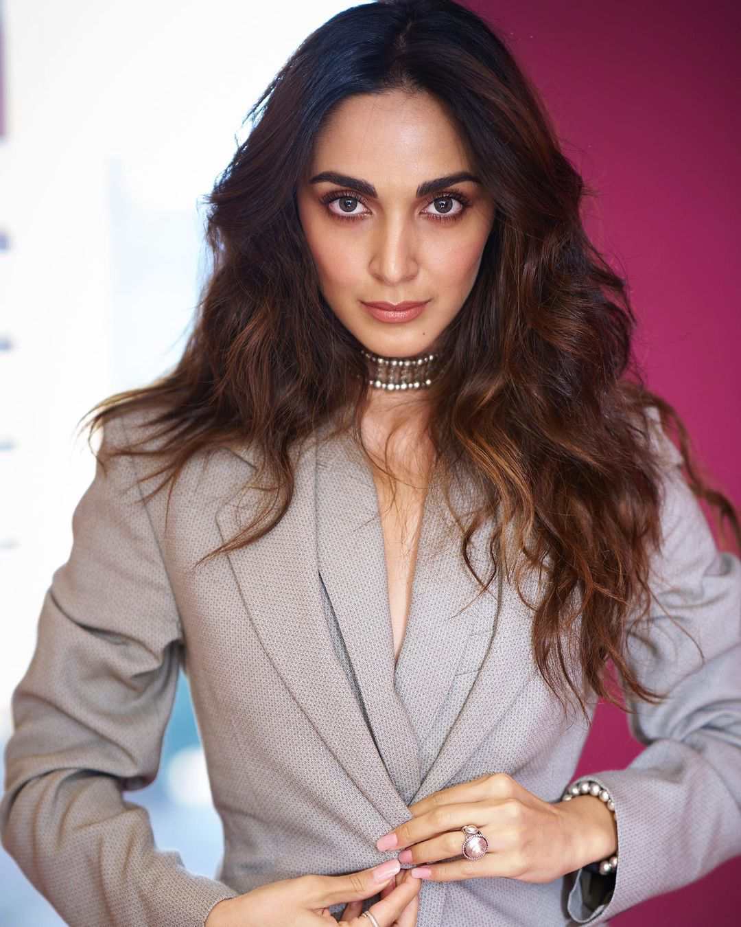 Kiara Advani: కియారా అద్వాని కిరాక్ షో.. సూటేసి మరీ సూపర్ స్టైలిష్‌గా ...