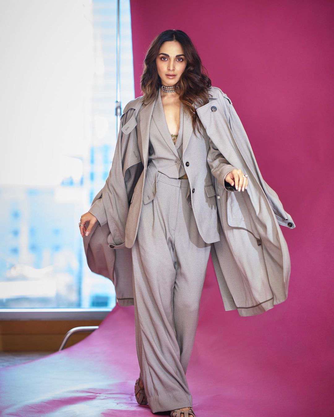 Kiara Advani: కియారా అద్వాని కిరాక్ షో.. సూటేసి మరీ సూపర్ స్టైలిష్‌గా ...