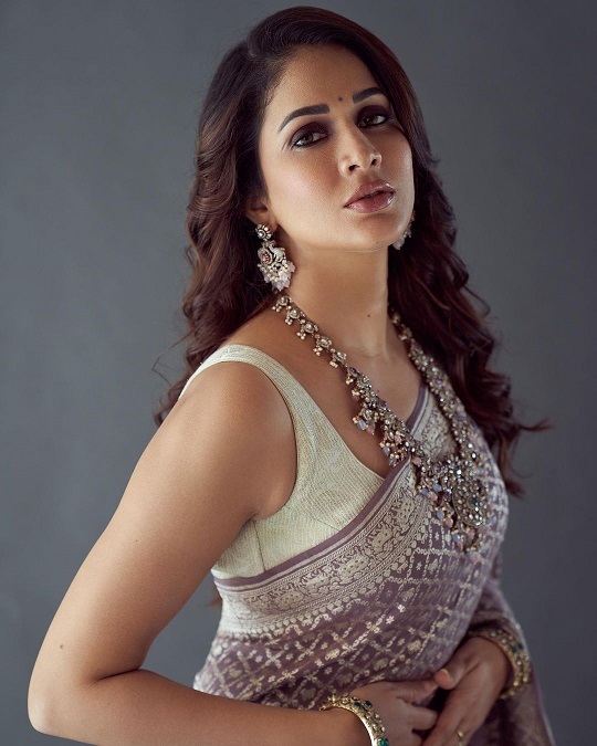 Lavanya Tripathi: పెళ్లైనా అందాల ఆరబోత తగ్గేదేలే... మెగా కోడలు హై రేంజ్ ...